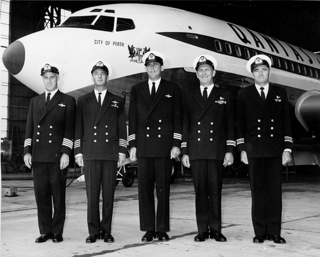 Photo gallery: Qantas pilot uniforms through the years - Executive ...