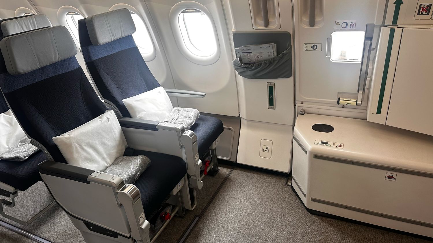 Review: Malaysia Airlines A330neo extra legroom economy - Executive ...