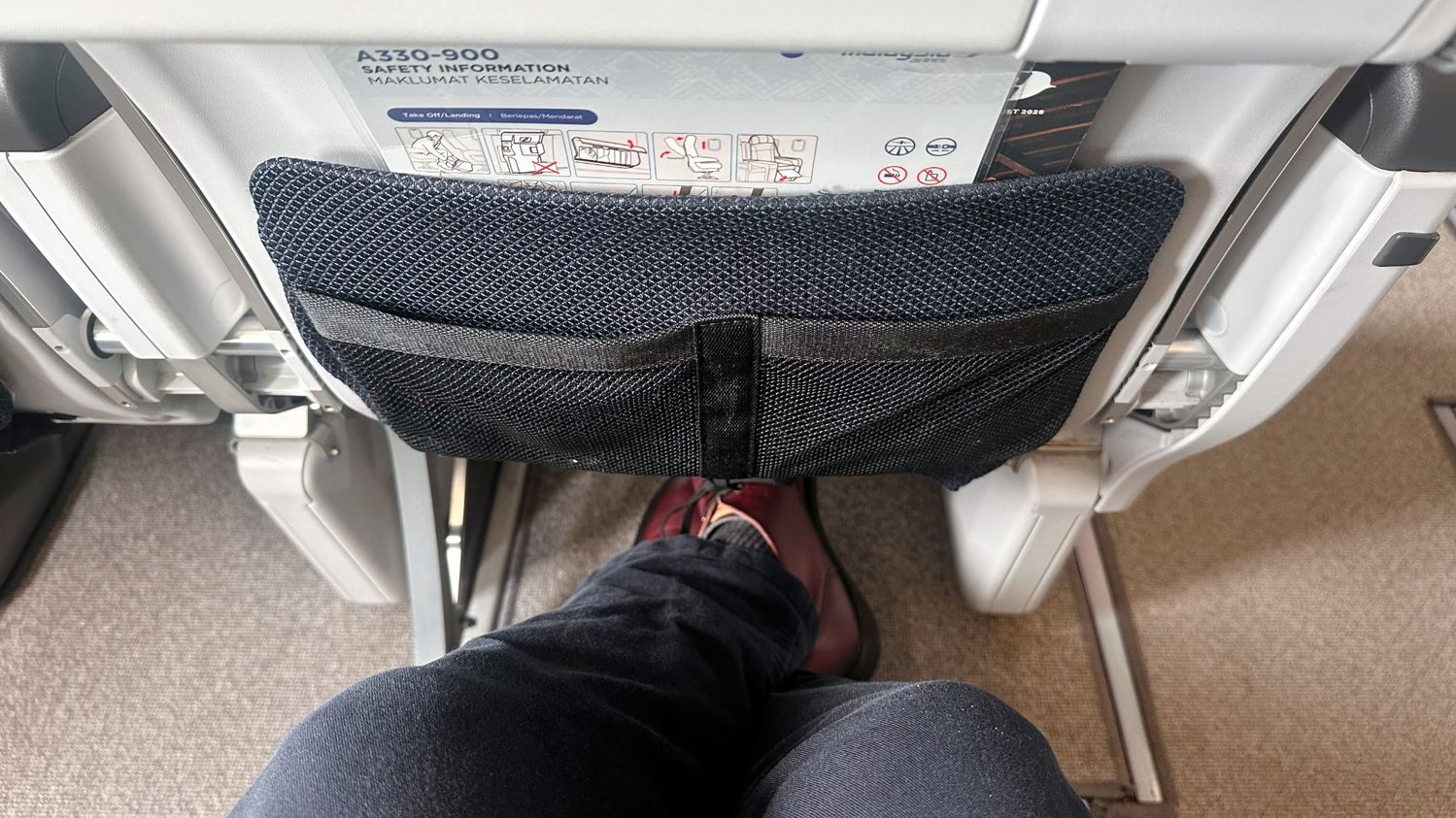 Review: Malaysia Airlines A330neo extra legroom economy - Executive ...
