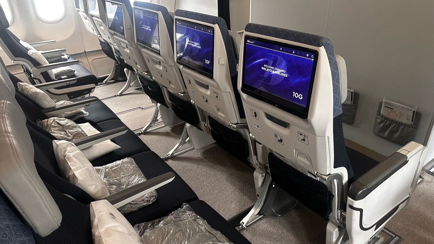 Review: Malaysia Airlines A330neo extra legroom economy - Executive ...