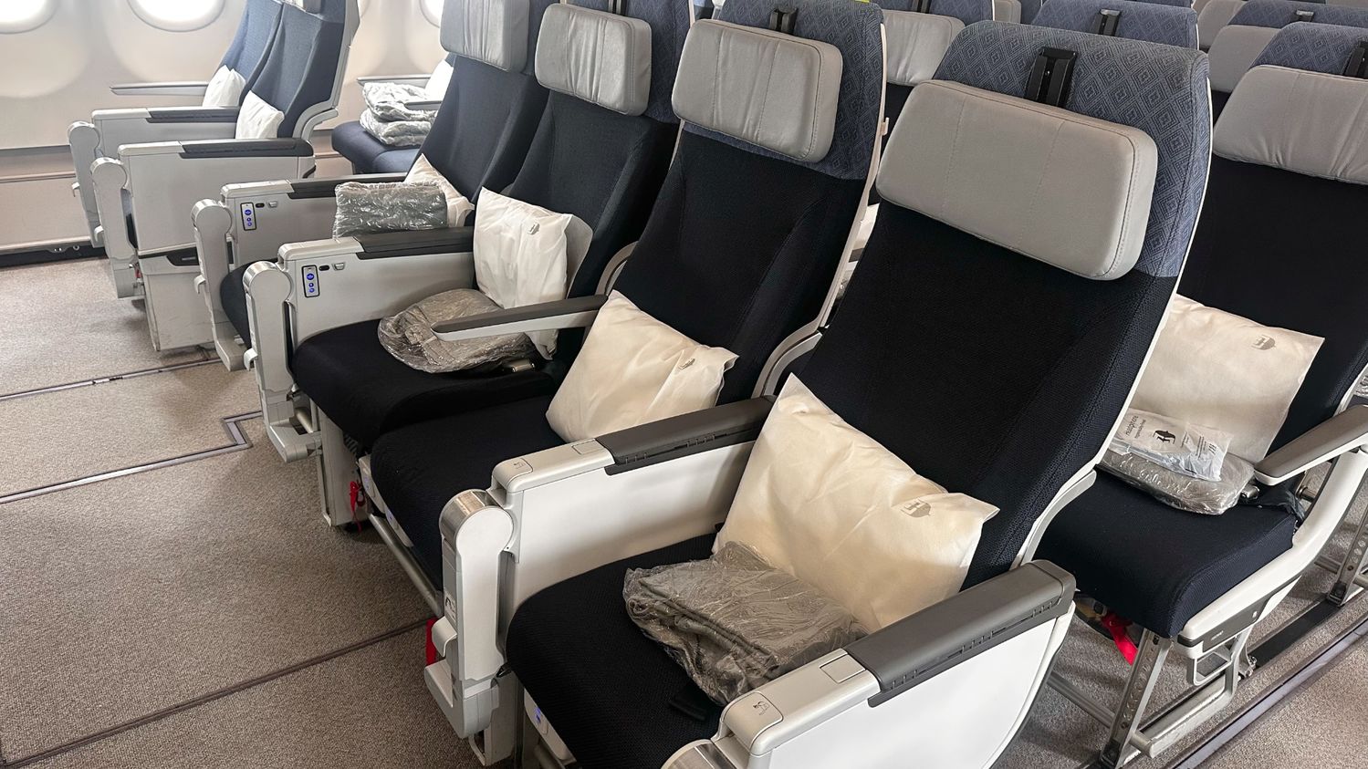 Review: Malaysia Airlines A330neo extra legroom economy - Executive ...