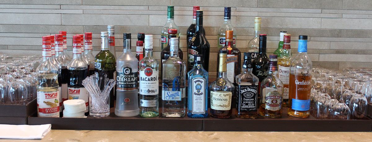 Review: The Emirates Lounge business first class Concourse C Dubai ...