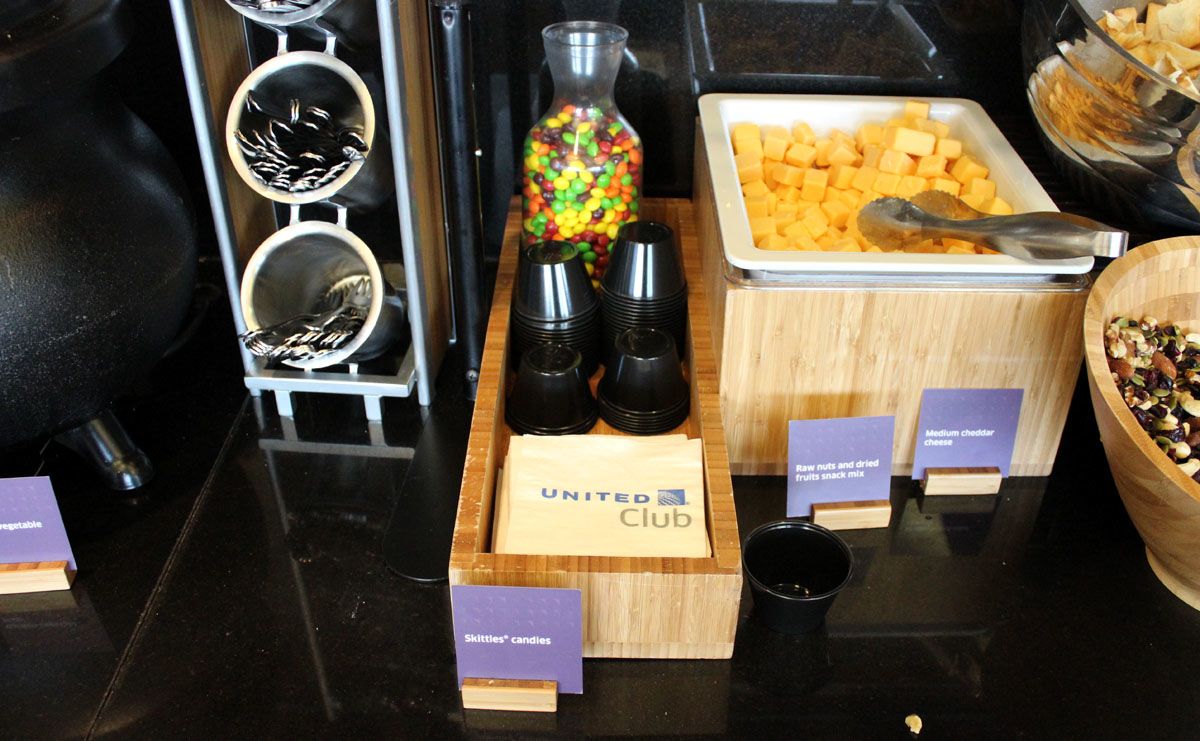 Review: United Club lounge: New York/Newark Terminal C, Gate C120 ...