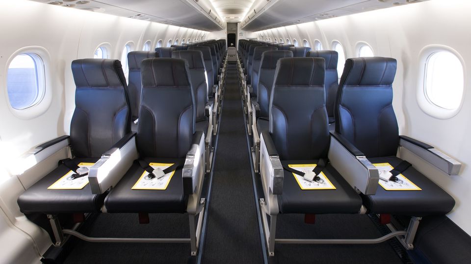 Review: QantasLink Bombardier Dash 8 Q400 economy (Sydney-Canberra ...