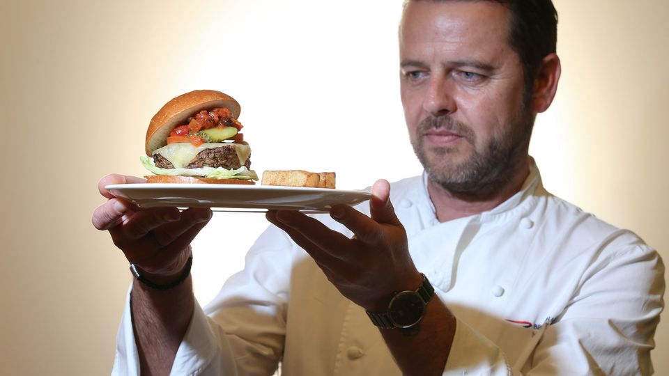 Qantas’ new first class cheeseburger takes flight - Executive Traveller