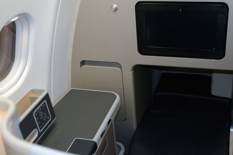 Qantas Business Suite business class (Airbus A330-200) - Executive ...